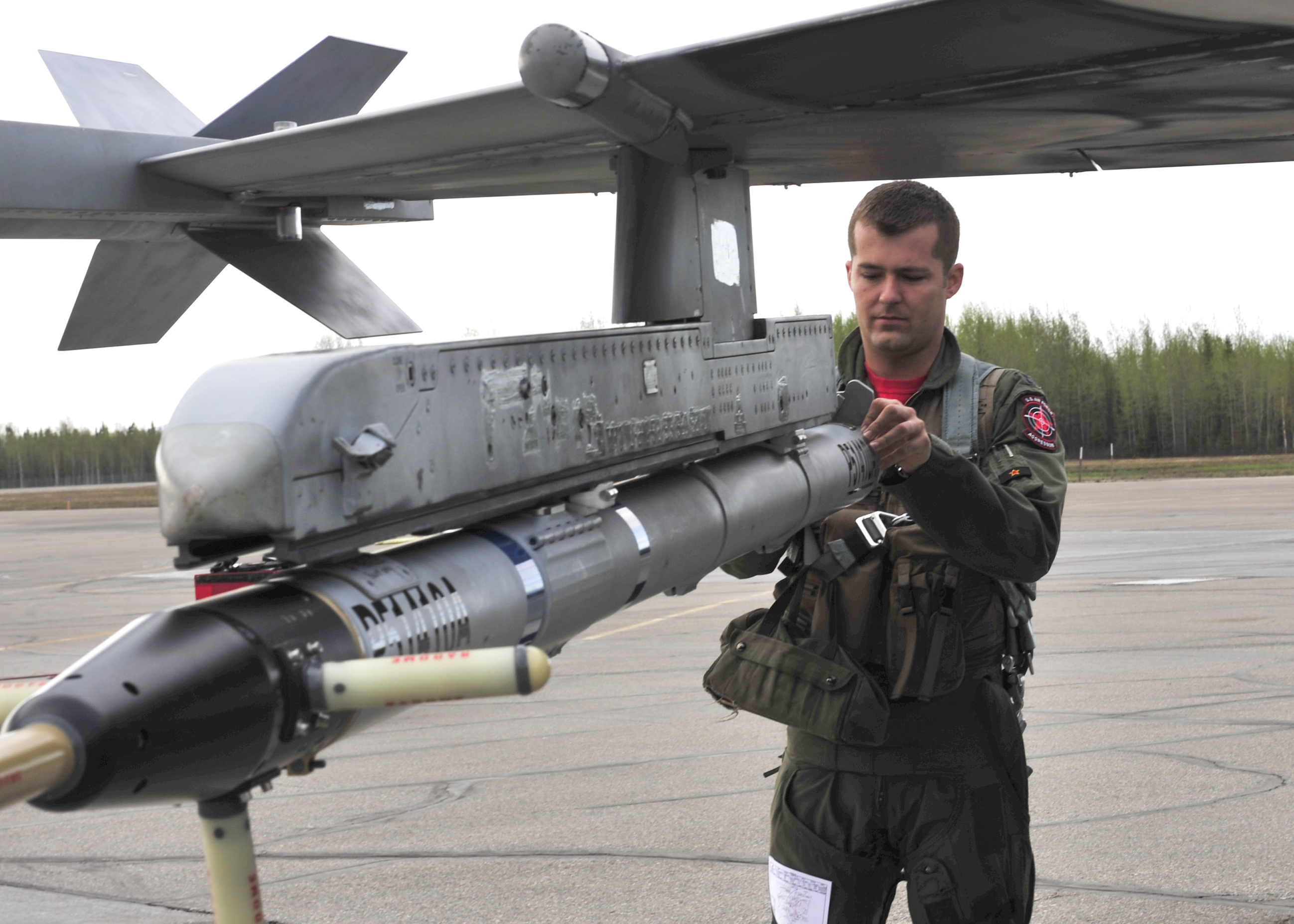 354th AMXS keeps 18th AGRS flying during RF-A 14-1 > Pacific Air Forces ...