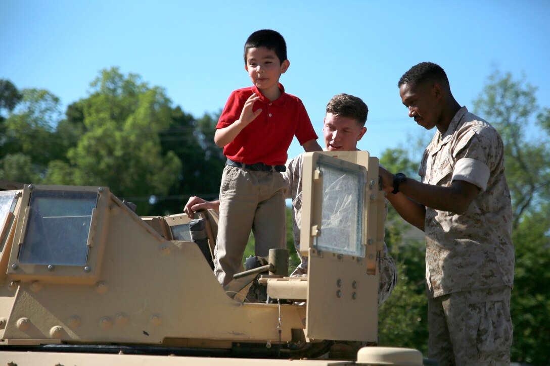 MWSS-273 participate in Port Royal career day