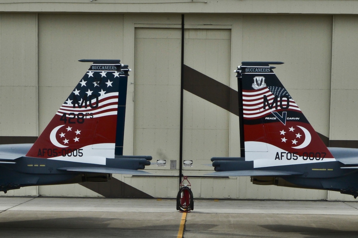Singapore Air Force show off new tail flashes at Mountain Home ...