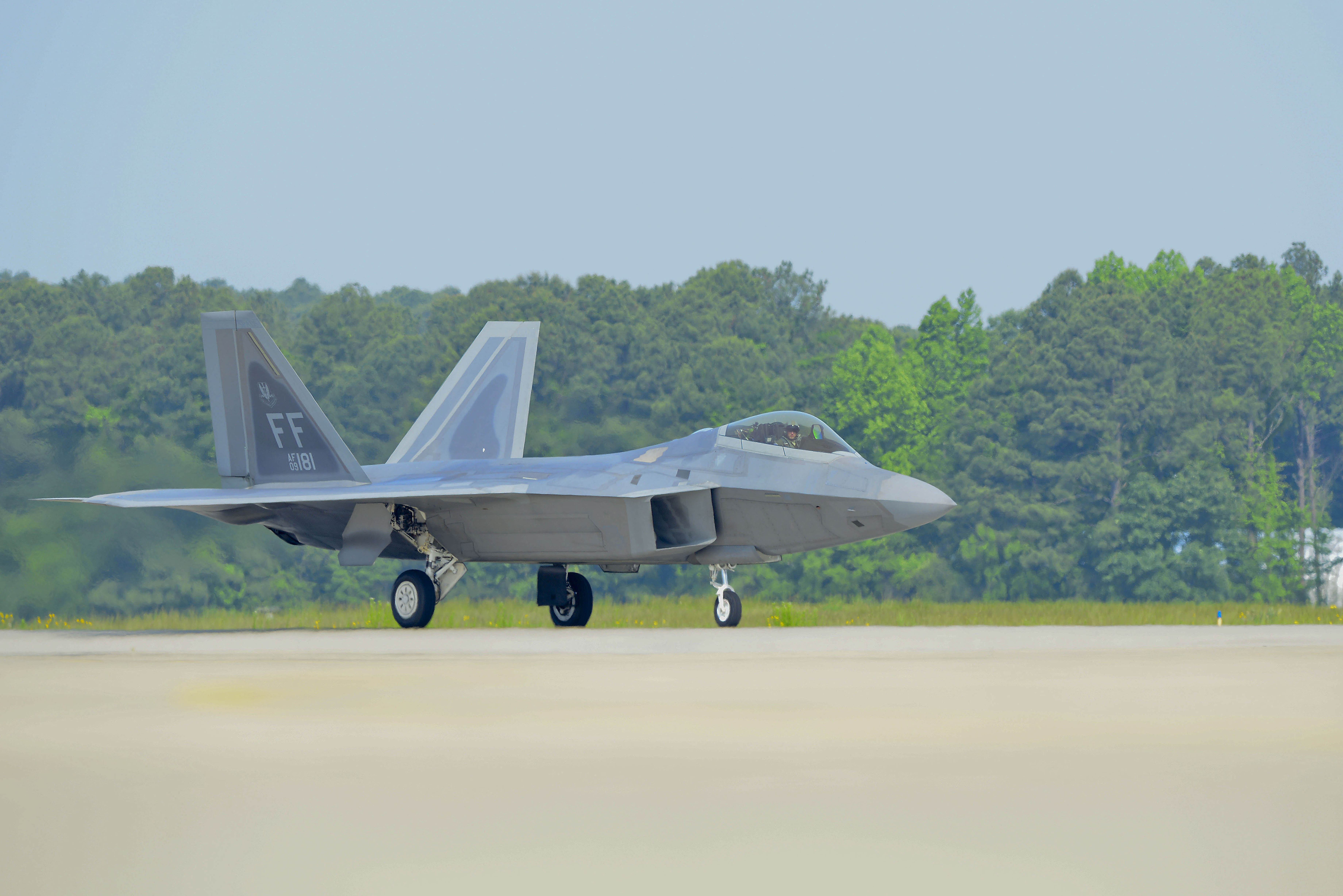 Raptor showcases skills above Langley