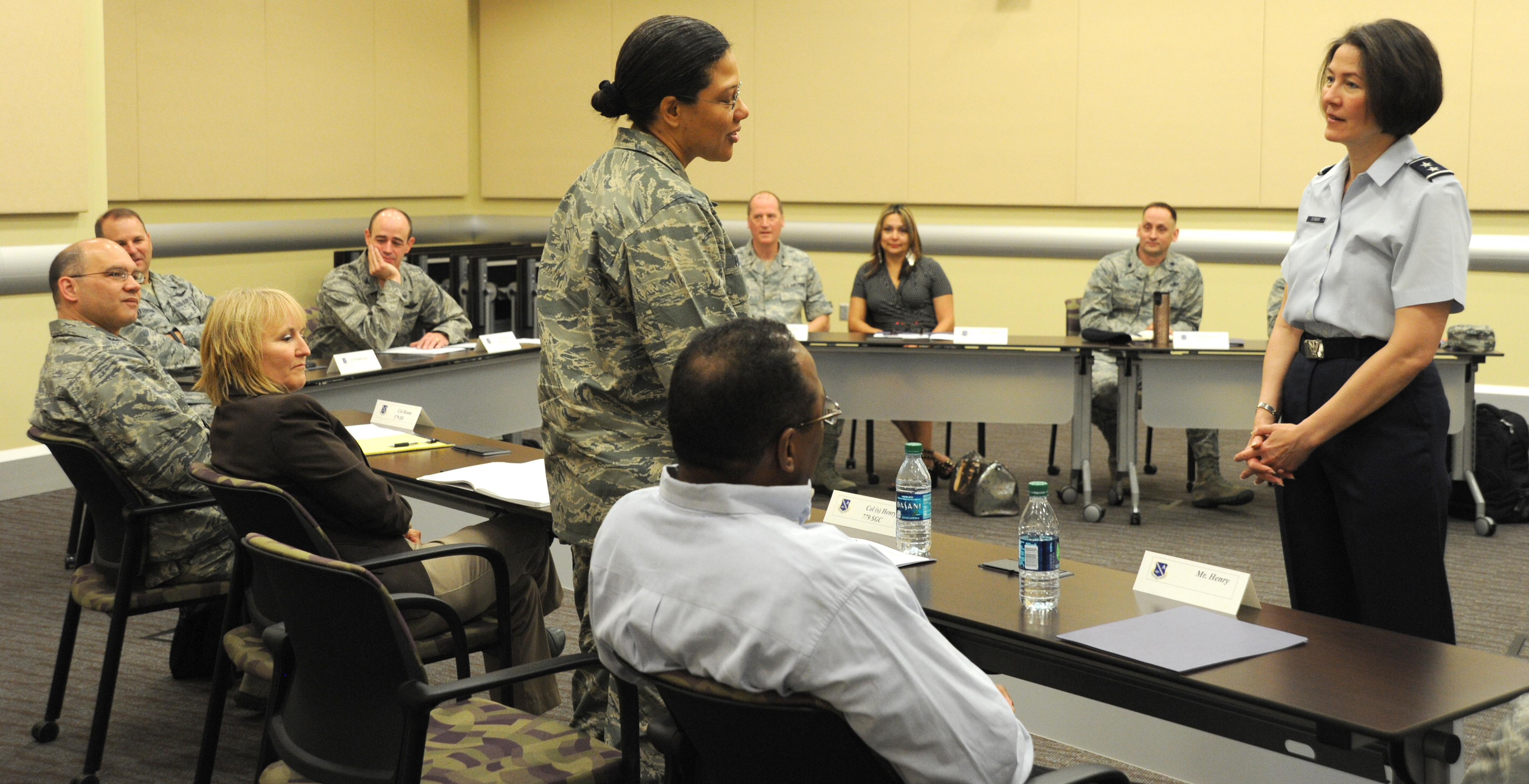AFDW Commander's Course kicks-off > Air Force District of Washington ...