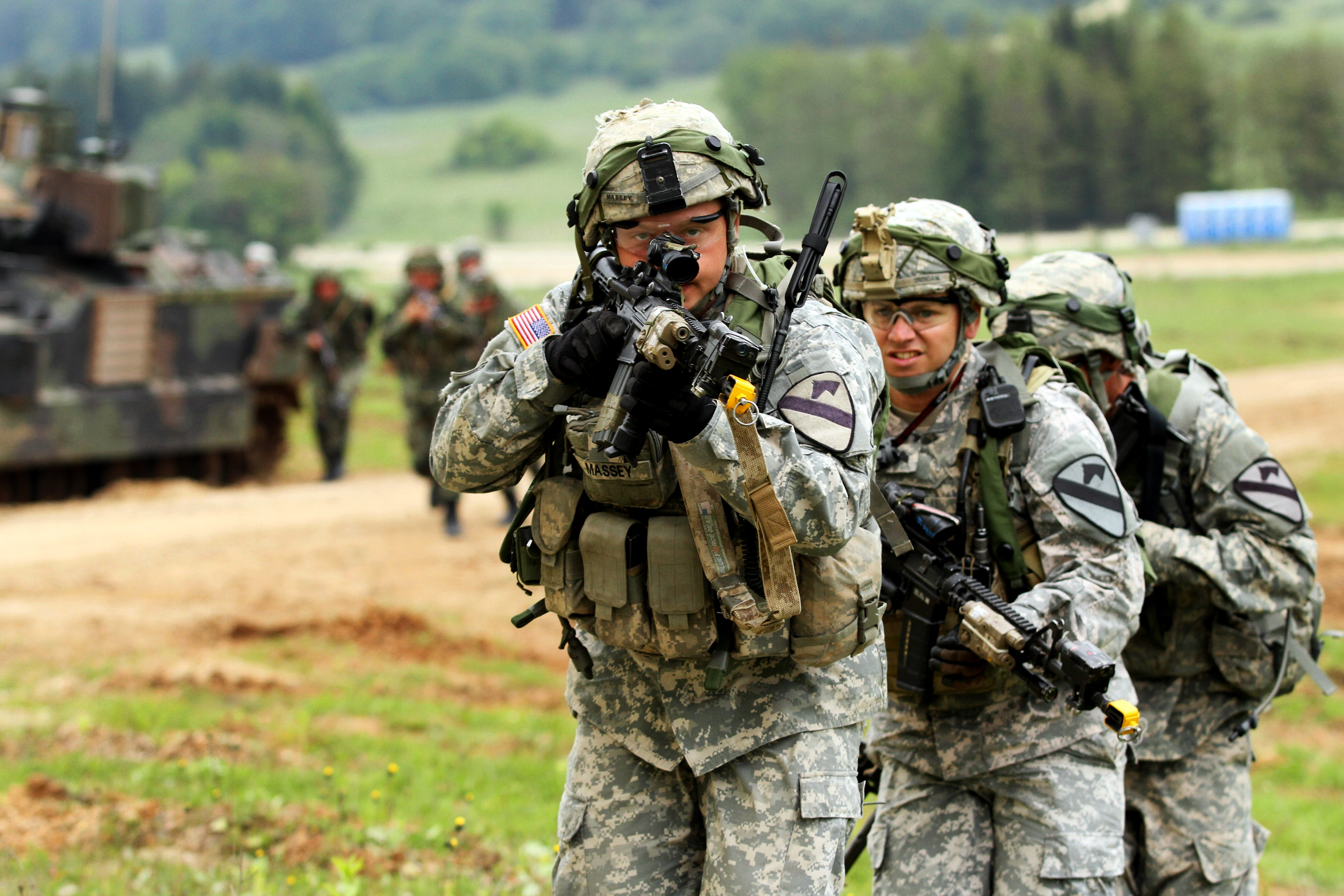 U.S. soldiers conduct urban assault training during Combined Resolve II ...