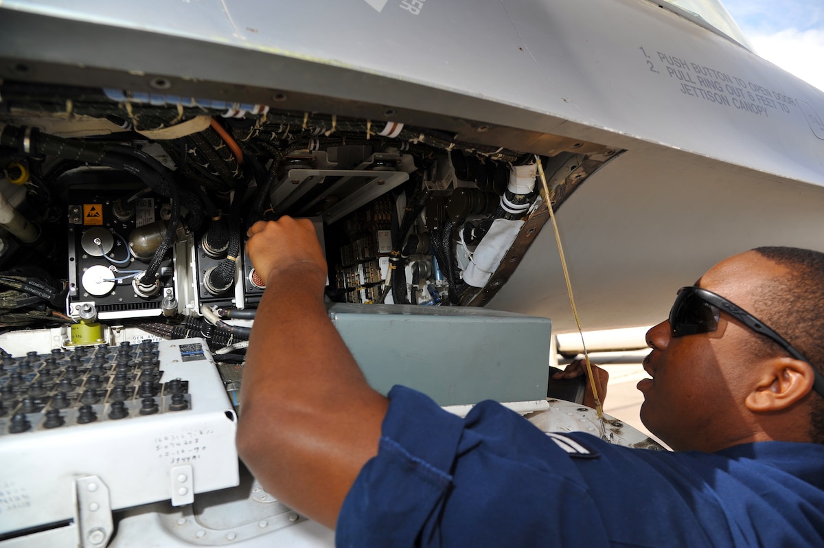 310th AMU: Keeping the Tophats ‘Bad to the Bone’ > Luke Air Force Base ...