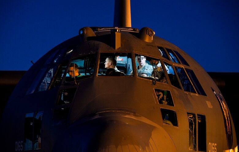 4th AMU keeps night mission going > Hurlburt Field > Display