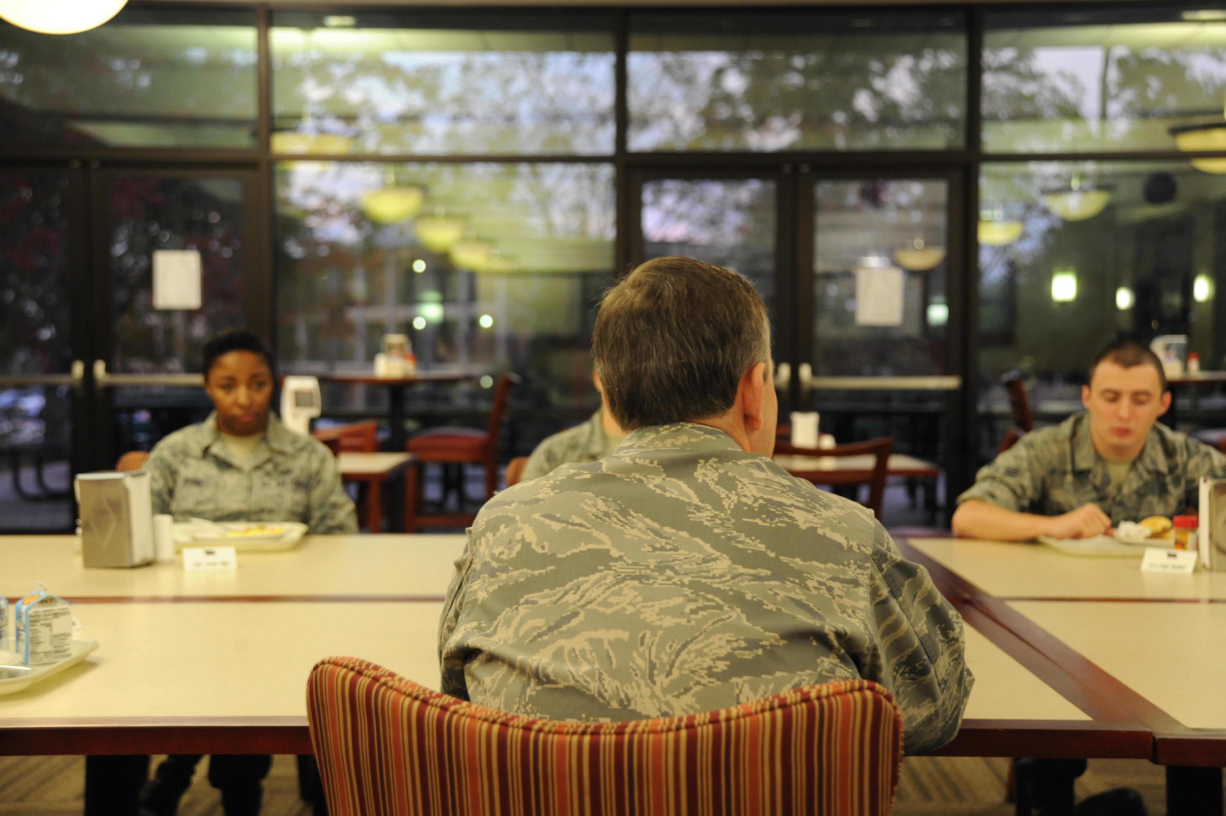 AFCENT commander visits Shaw, Airmen receive bronze star