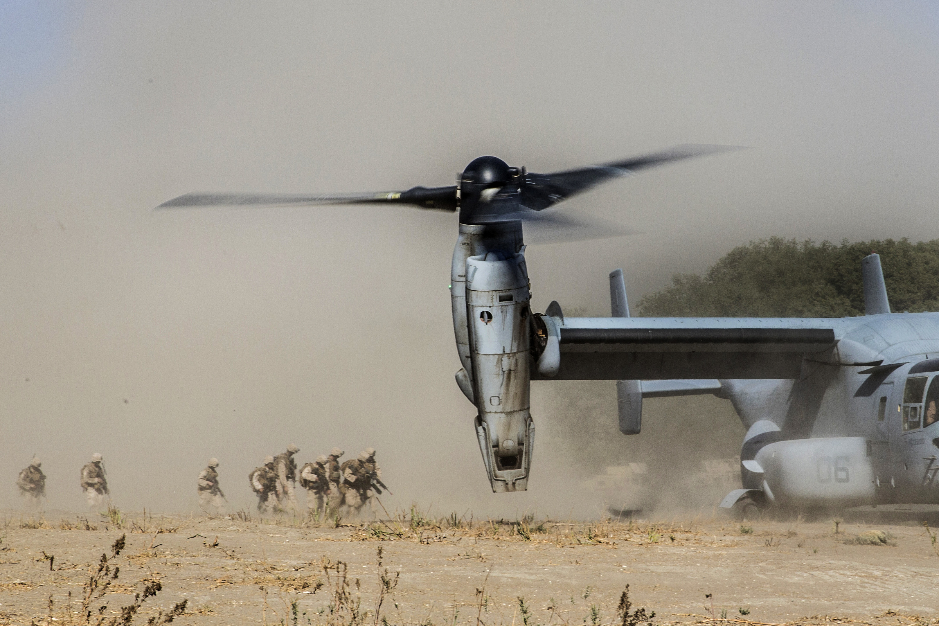 Marines load onto an MV-22B Osprey during a vertical assault raid ...