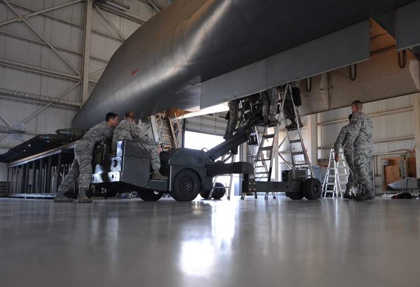 "Load Toads" teach bomb loads to officers > Dyess Air Force Base ...