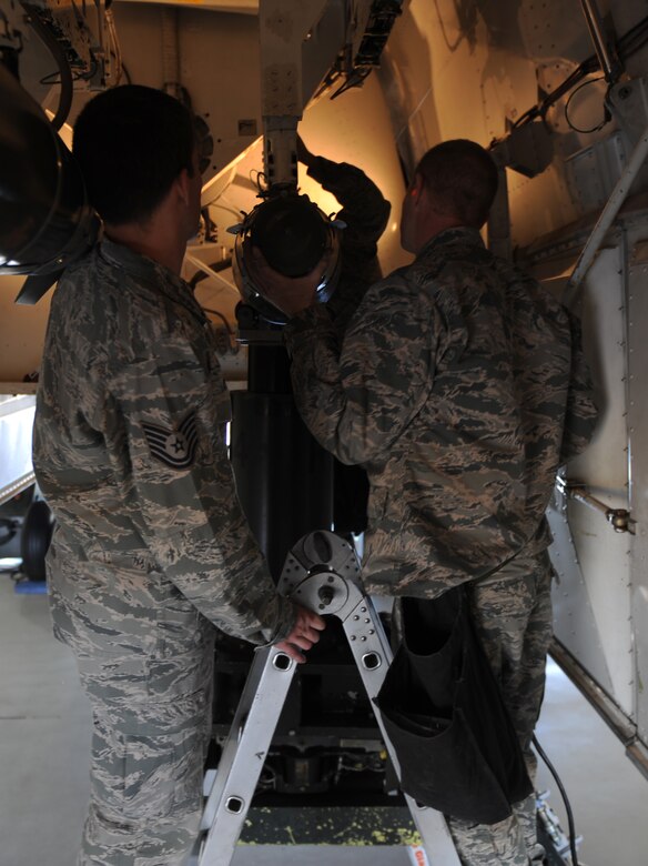 "Load Toads" teach bomb loads to officers > Dyess Air Force Base ...