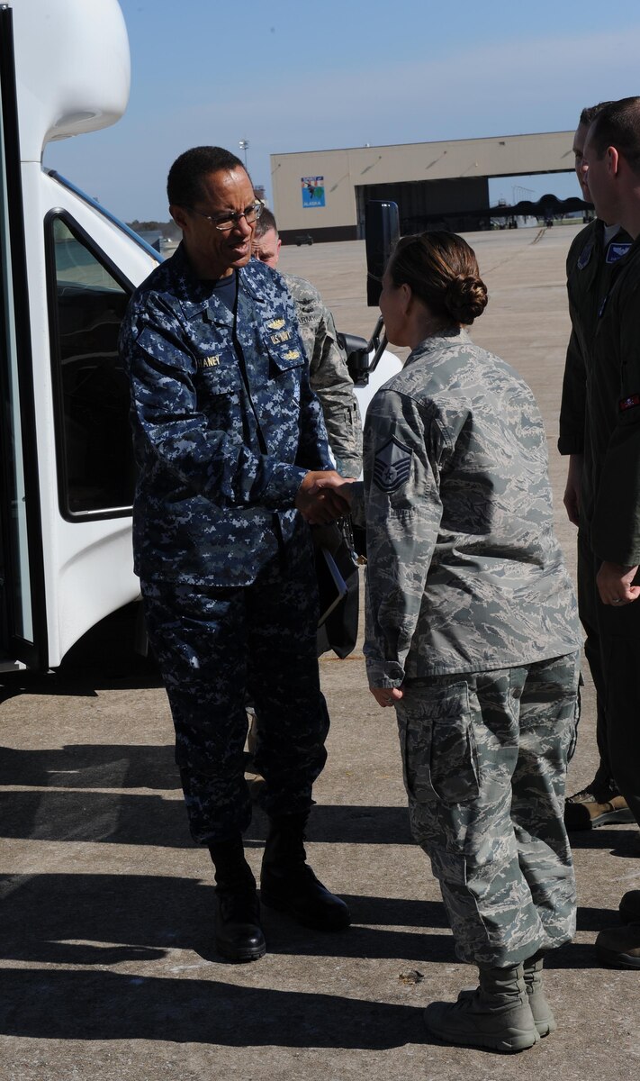 USSTRATCOM commander visits Whiteman > Whiteman Air Force Base ...
