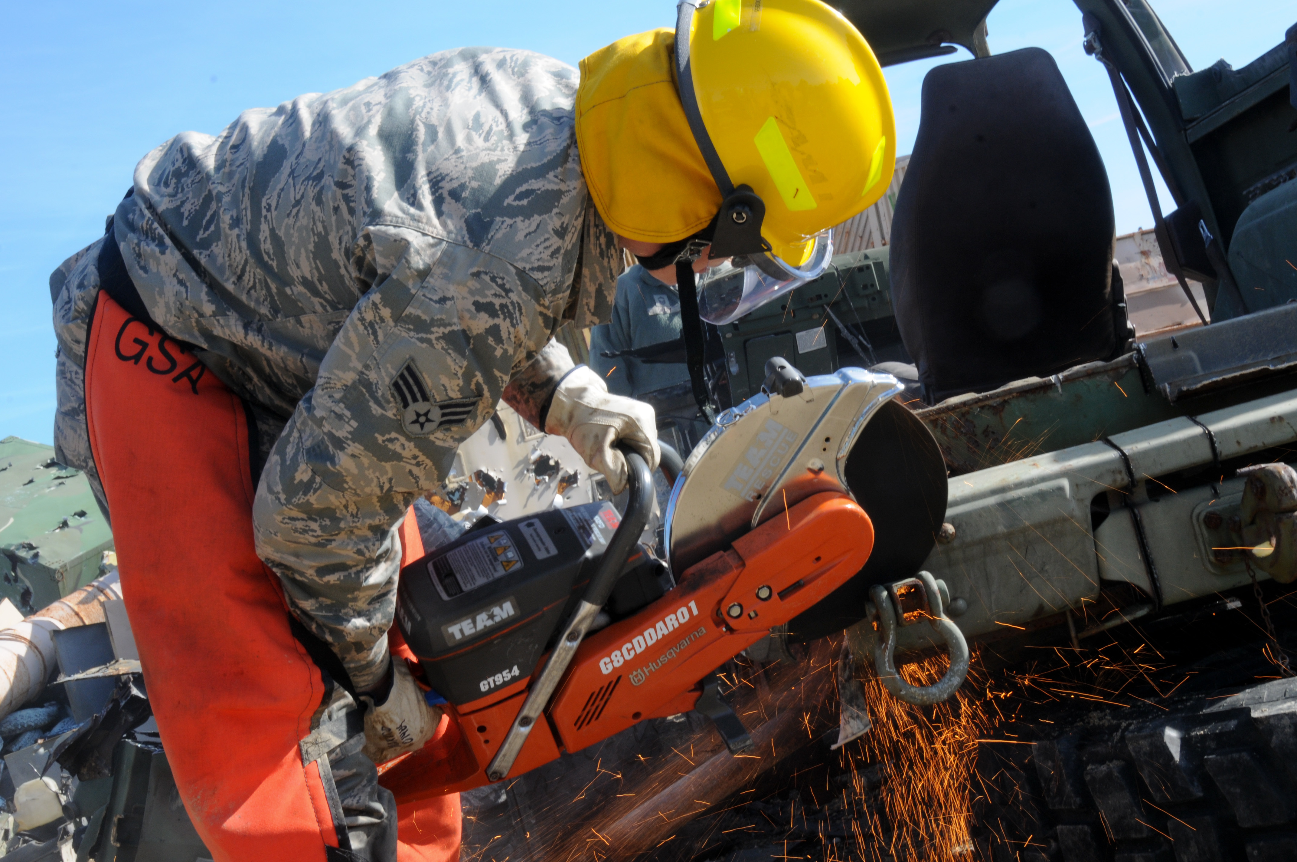 CDDAR team members train with rescue saws