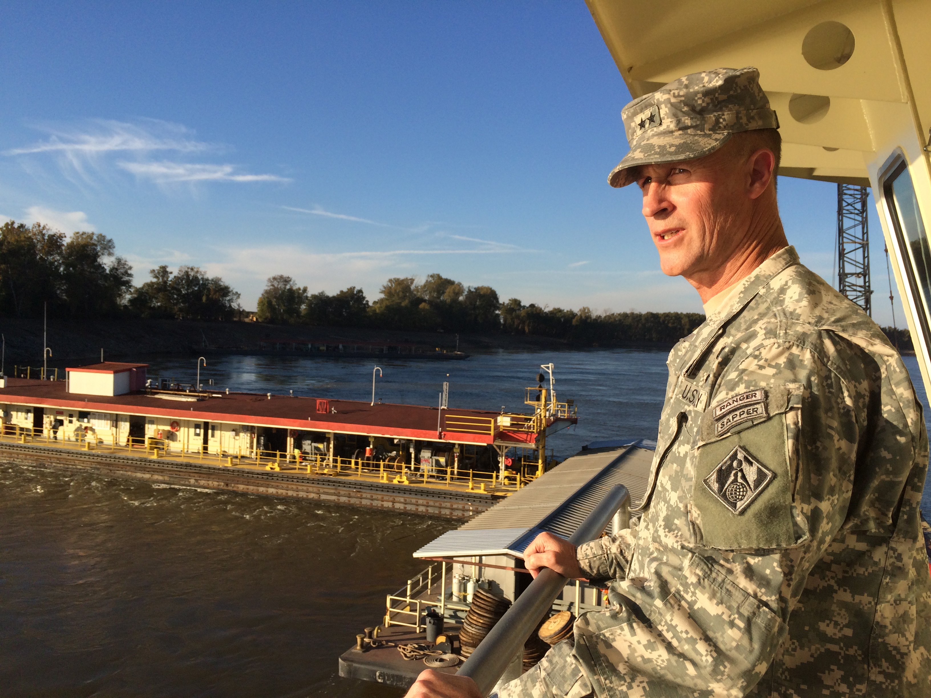 MVD Commander Maj. Gen. Michael C. Wehr watches Mat Sinking Unit's ...