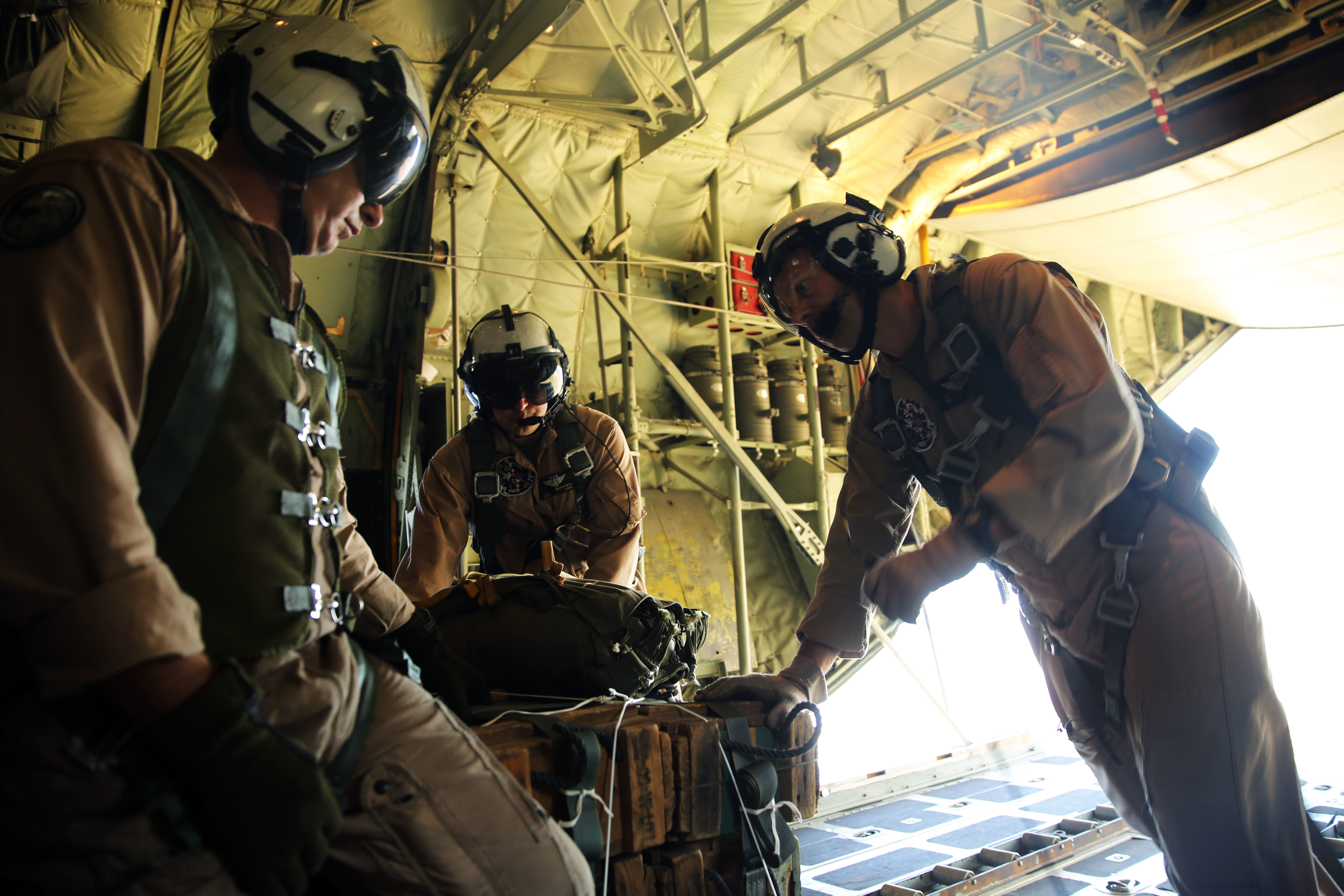 Otis assists jump school training > Marine Corps Air Station Cherry ...