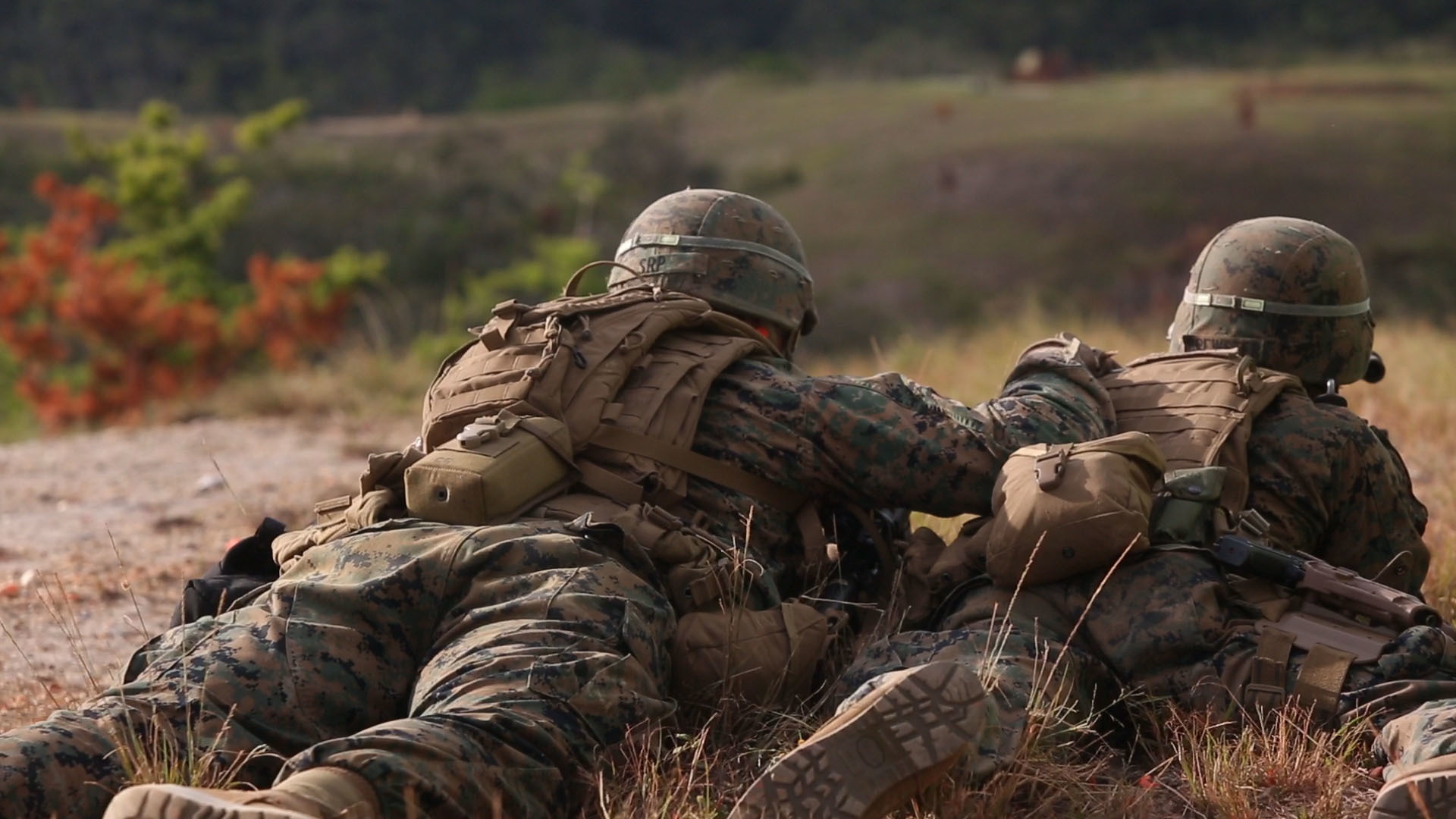 U.S. Marines fire an M240B medium machine gun during exercise Blue ...