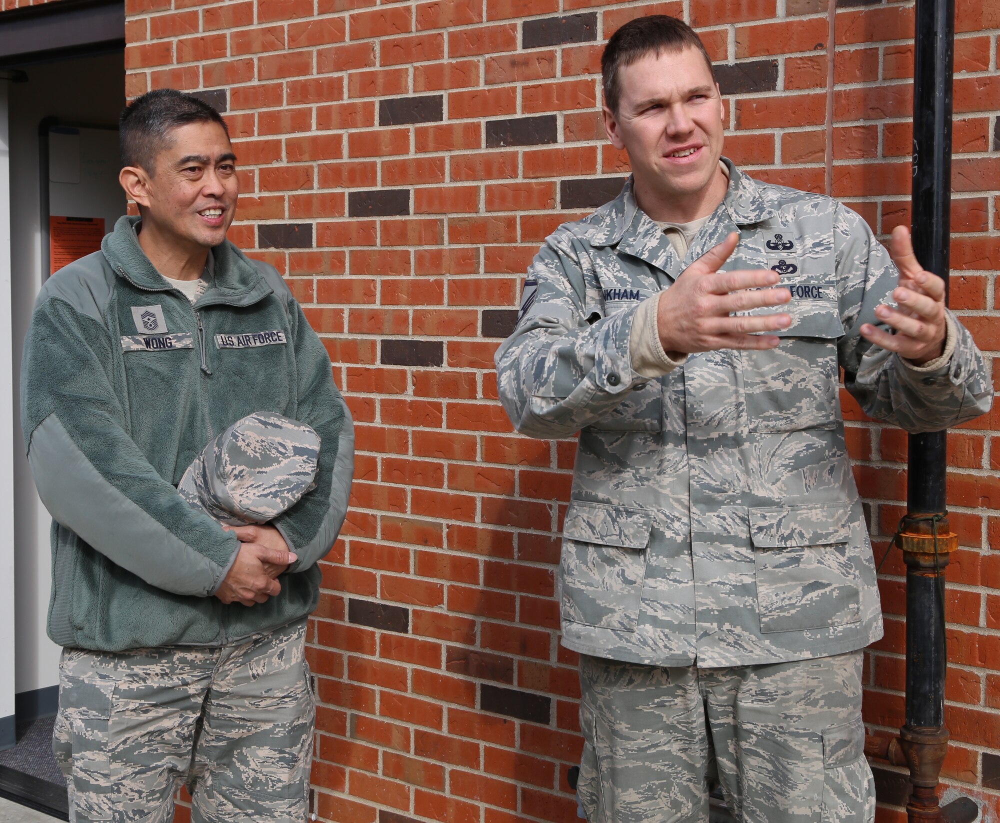 EOD explains training at their facility > 932nd Airlift Wing > Article ...