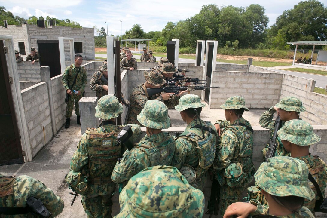 Royal Brunei Land Force, U.S. Marines train for MOUT