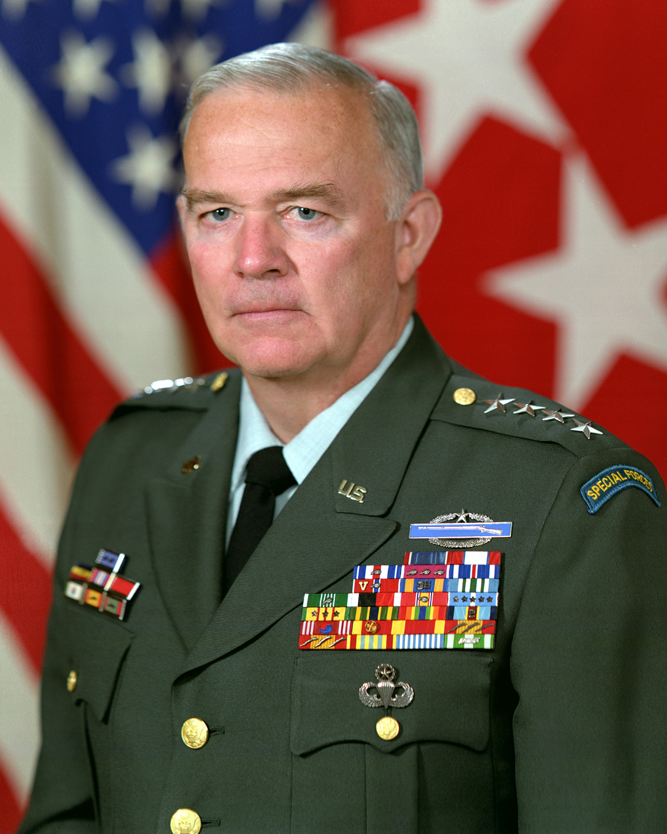 General_Robert_Kingston,_official_military_photo,_1984.jpg