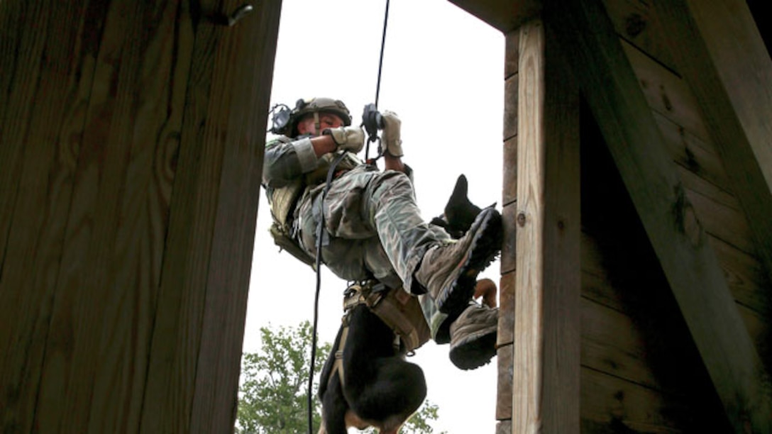 MARSOC Multi-Purpose Canine Handlers Train for the Unforeseen
