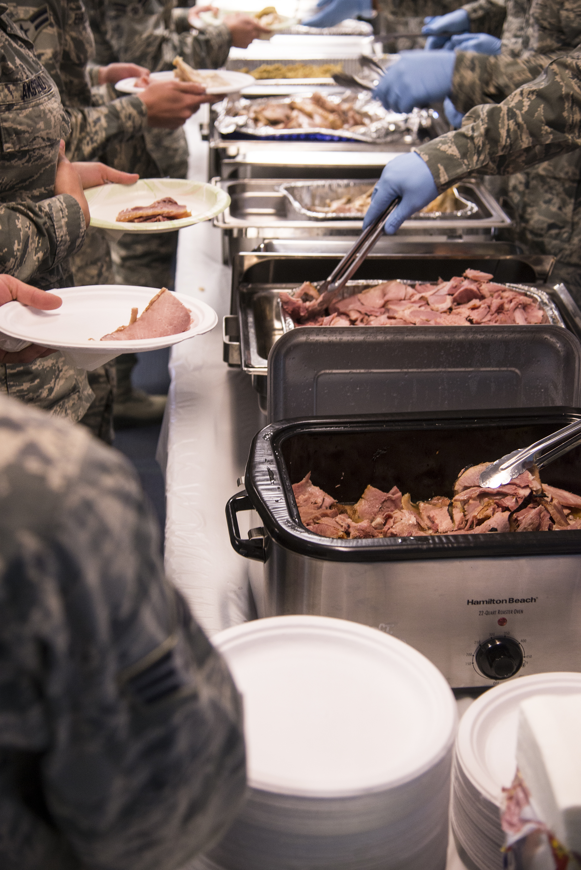 Leaders serve Airmen Thanksgiving meal > Moody Air Force Base > Article ...
