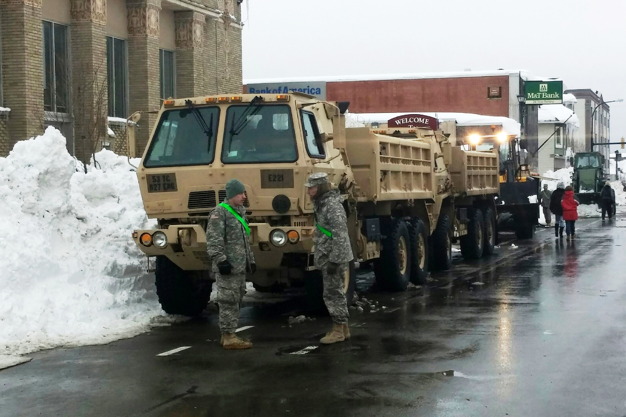 Soldiers use heavy equipment to assist with snow removal in Buffalo, N ... Soldiers use heavy equipment to assist with snow removal in Buffalo, N ...