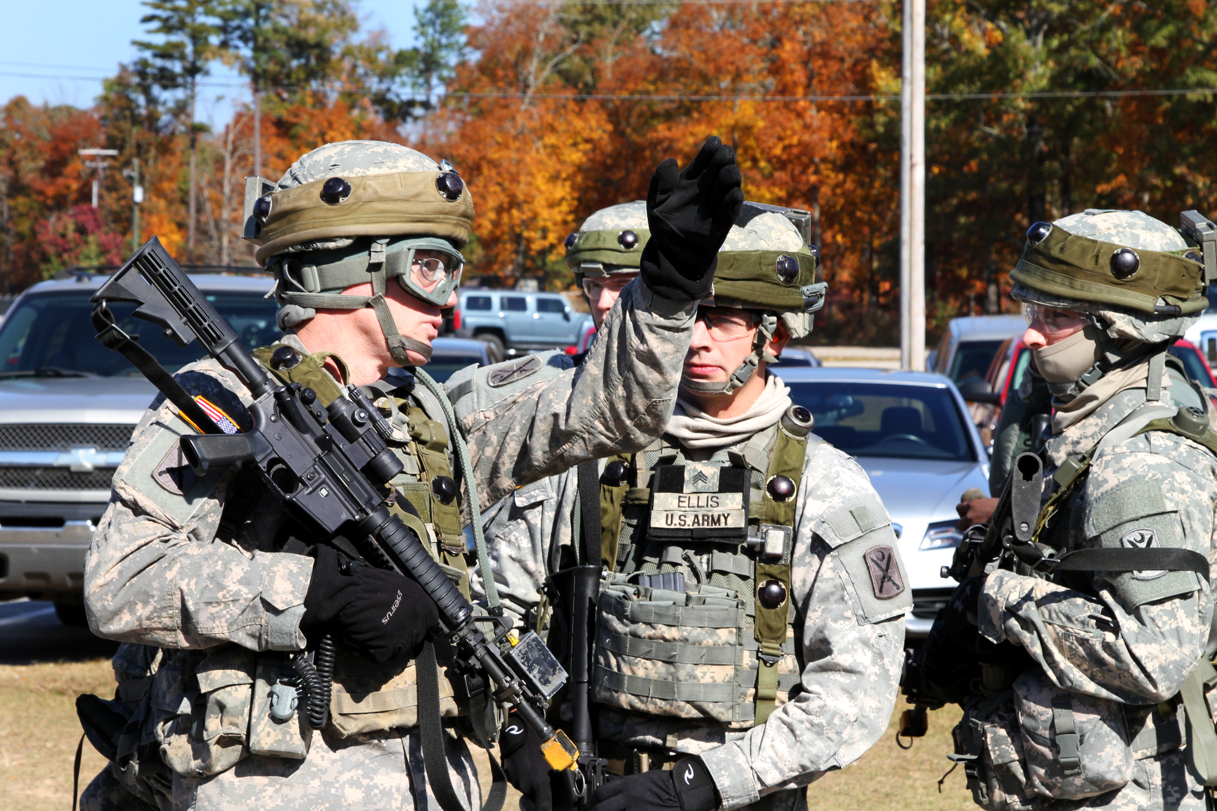 Army Staff Sgt. Hendrik Booraem gives last minute instructions to his ...