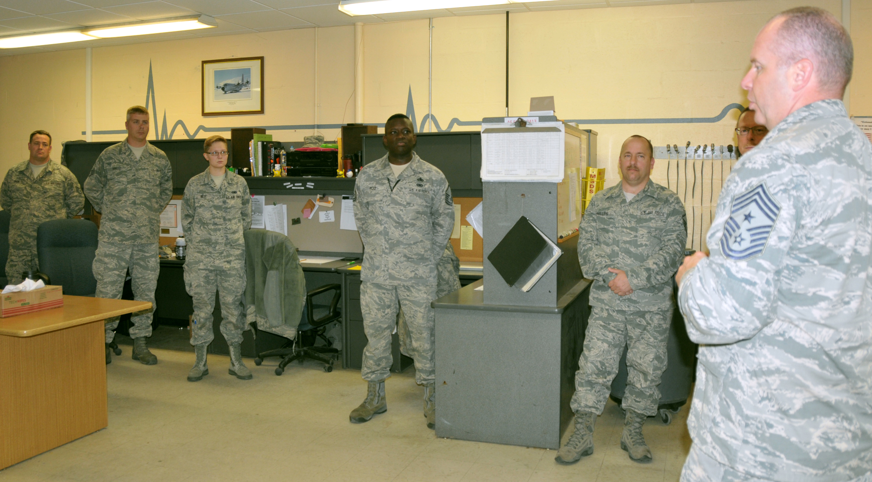 ANG Command Chief visits 109th AW Airmen > Air National Guard > Article ...