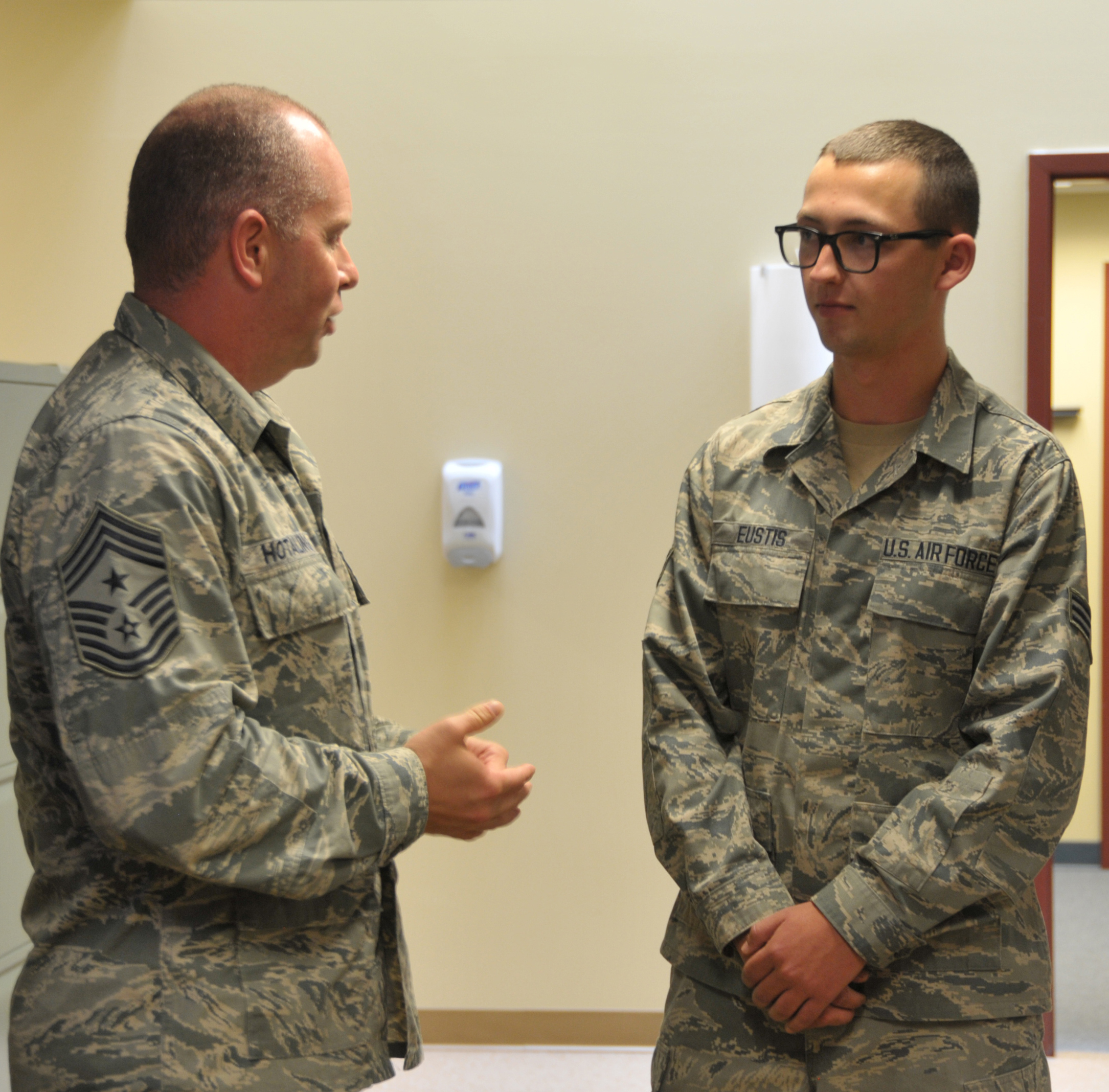 ANG Command Chief visits 109th AW Airmen > Air National Guard > Article ...