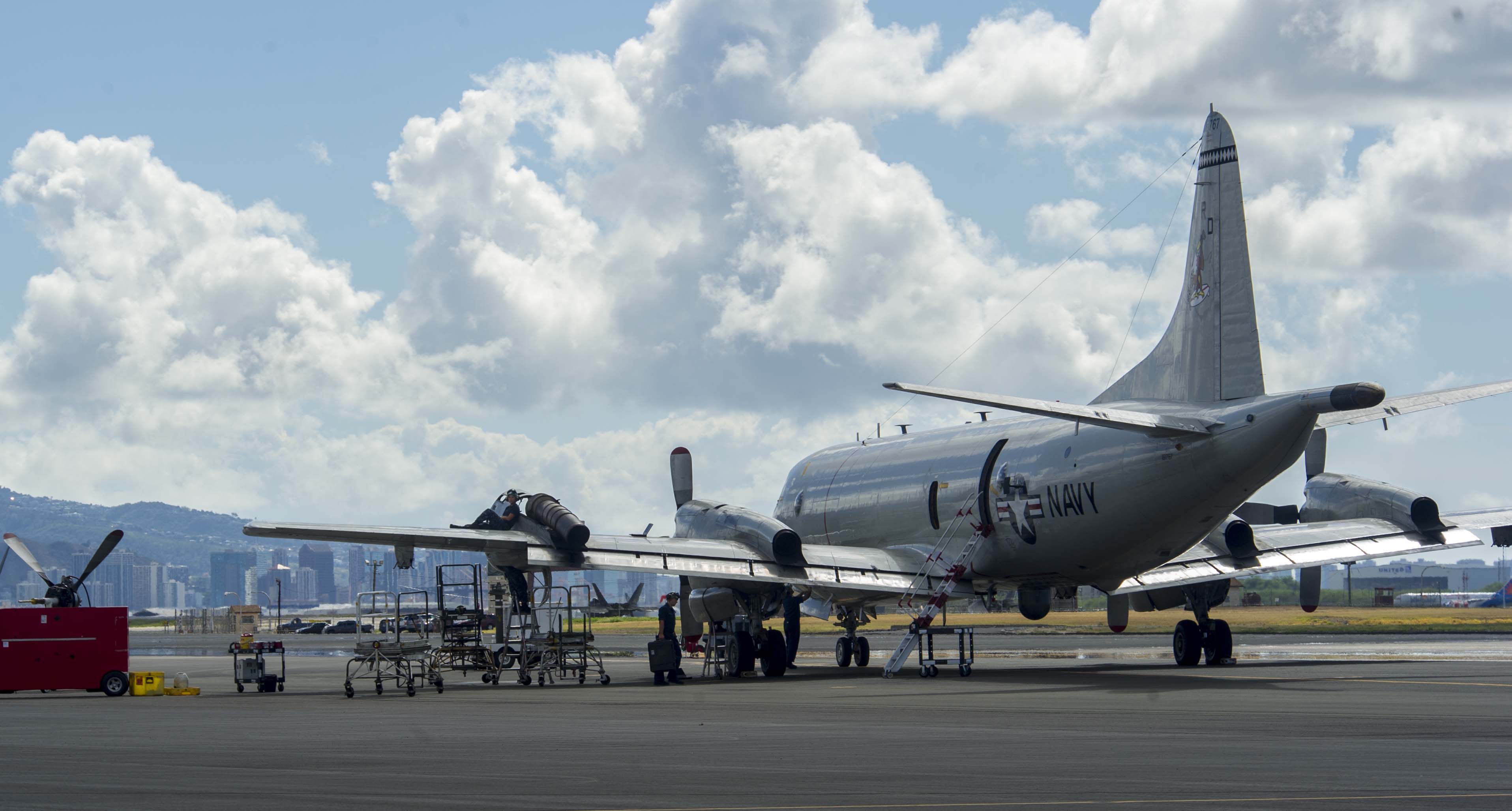 JBPHH provides temporary home to Navy aircraft > 15th Wing > Article ...
