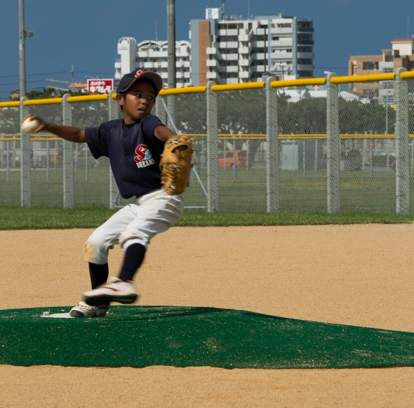US military, Okinawa children bond in America’s pastime