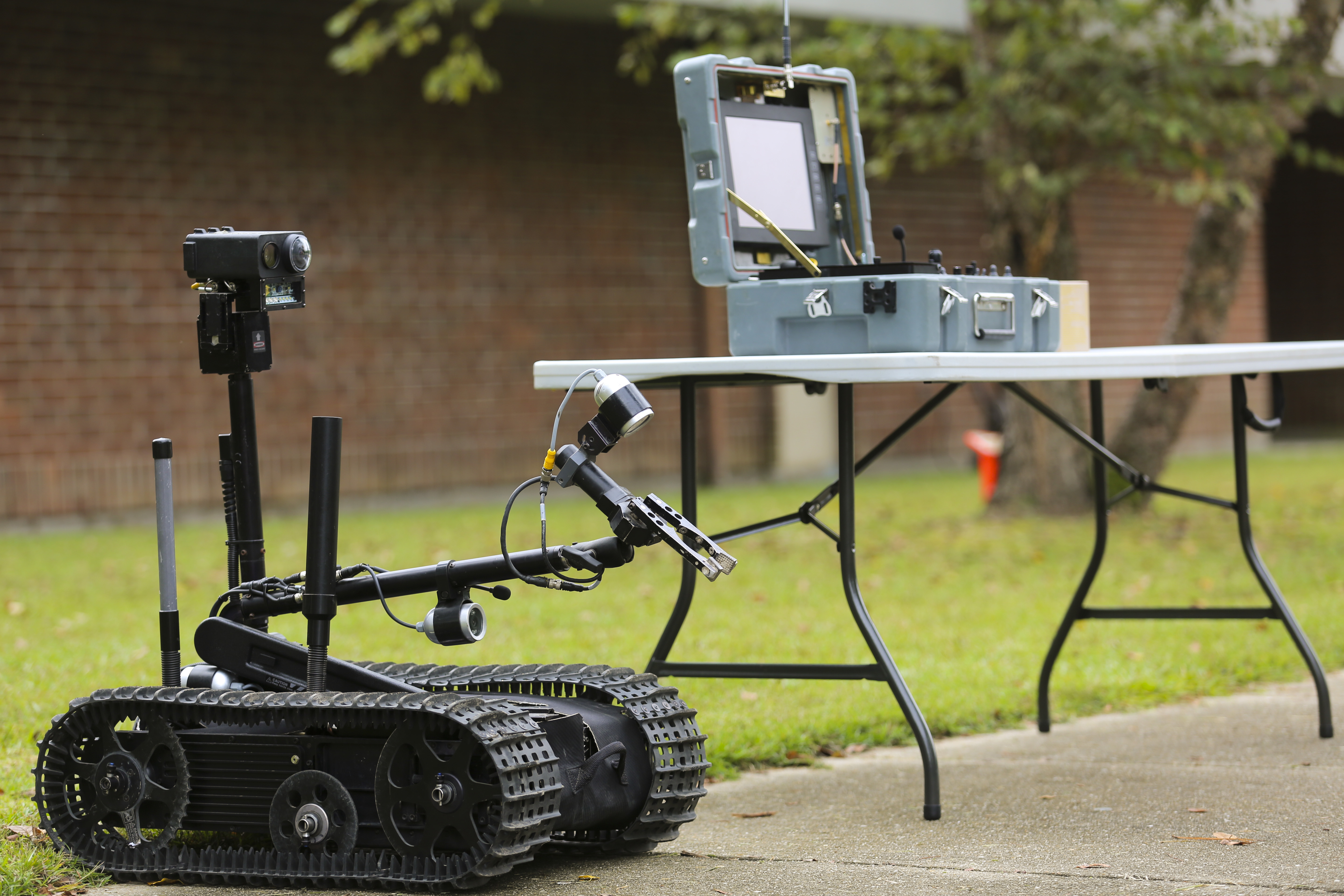 Marines, Robots, high school students