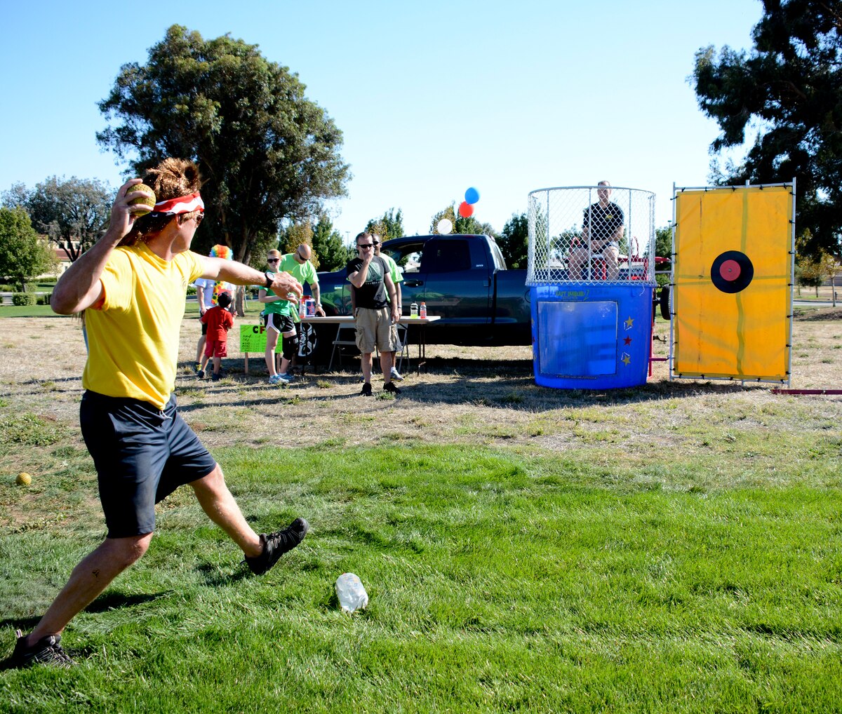 Commanders dunked in CFC kickoff event > Travis Air Force Base > Display