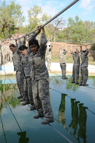 BMT trainees complete last run on closing obstacle course