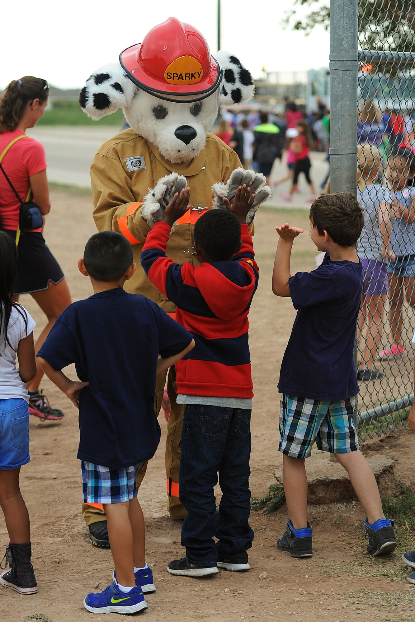 Firefighters teach children about fire safety > Goodfellow Air Force ...