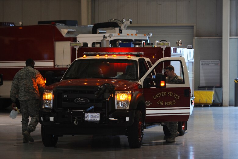 Firefighters teach children about fire safety > Goodfellow Air Force ...