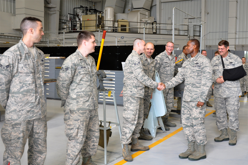 (Photos) Gen. McDew visits 916th ARW > 916th Air Refueling Wing ...