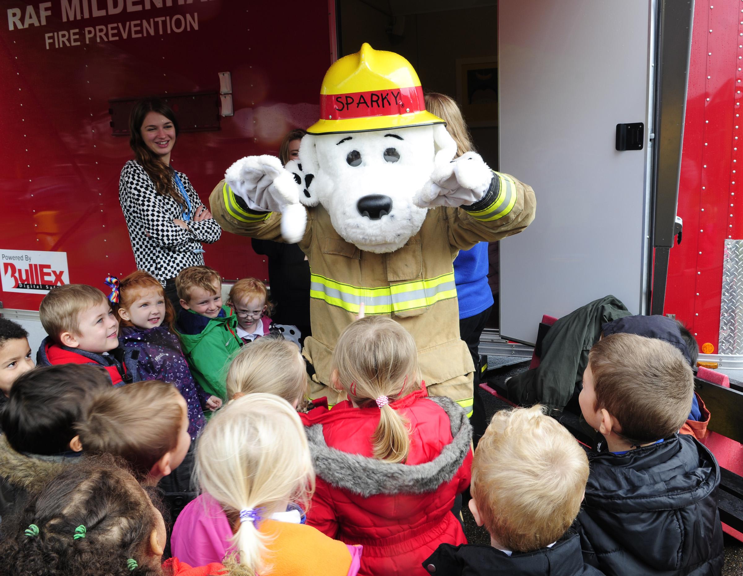 Firefighters visit local academy, teach children fire safety > Royal ...