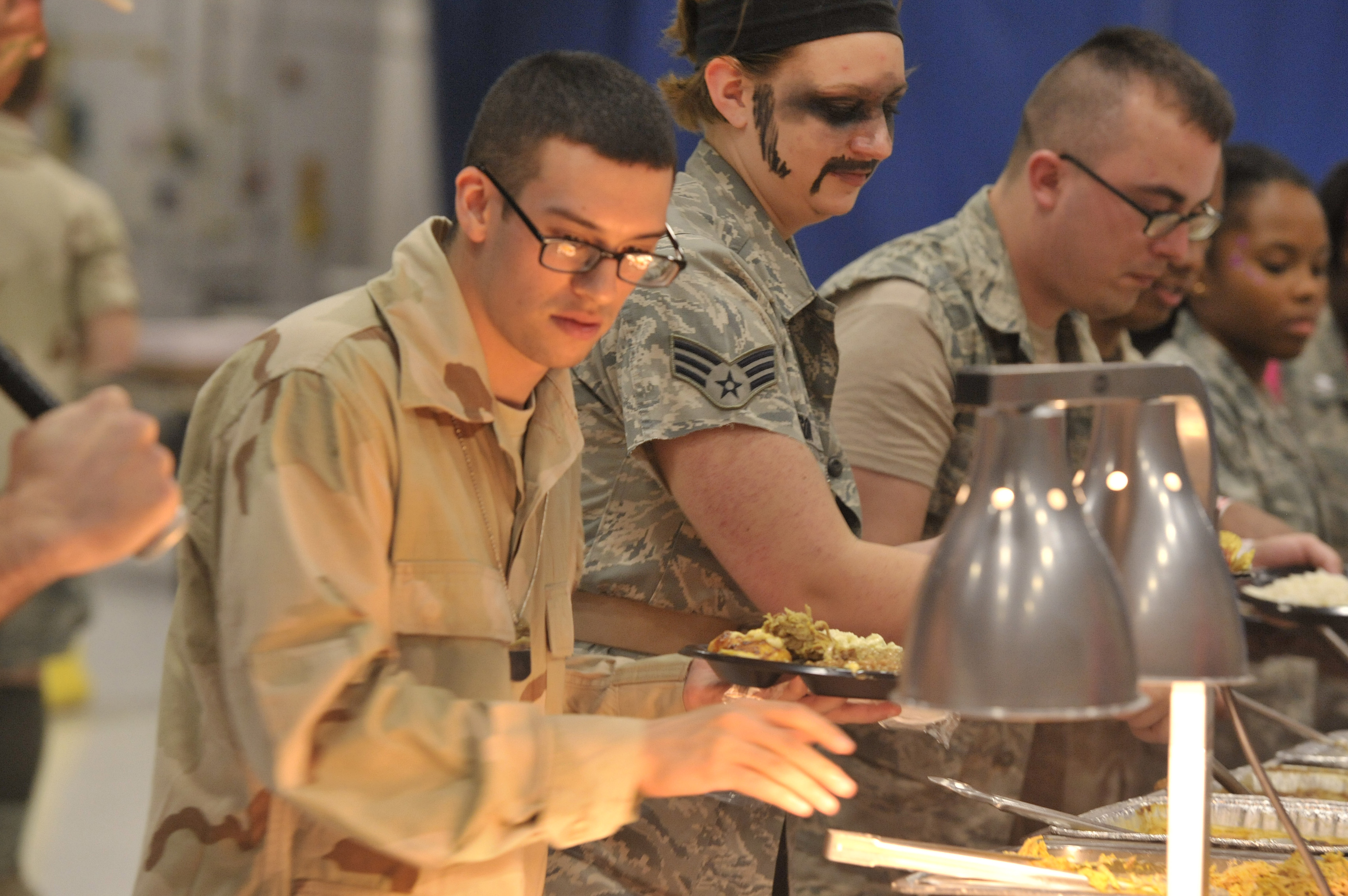 AFCENT Intel dines-in > Shaw Air Force Base > Article Display