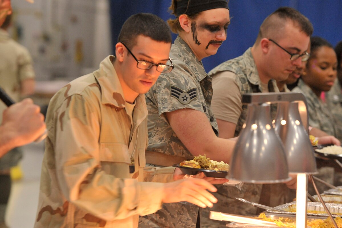 AFCENT Intel dines-in > Shaw Air Force Base > Article Display