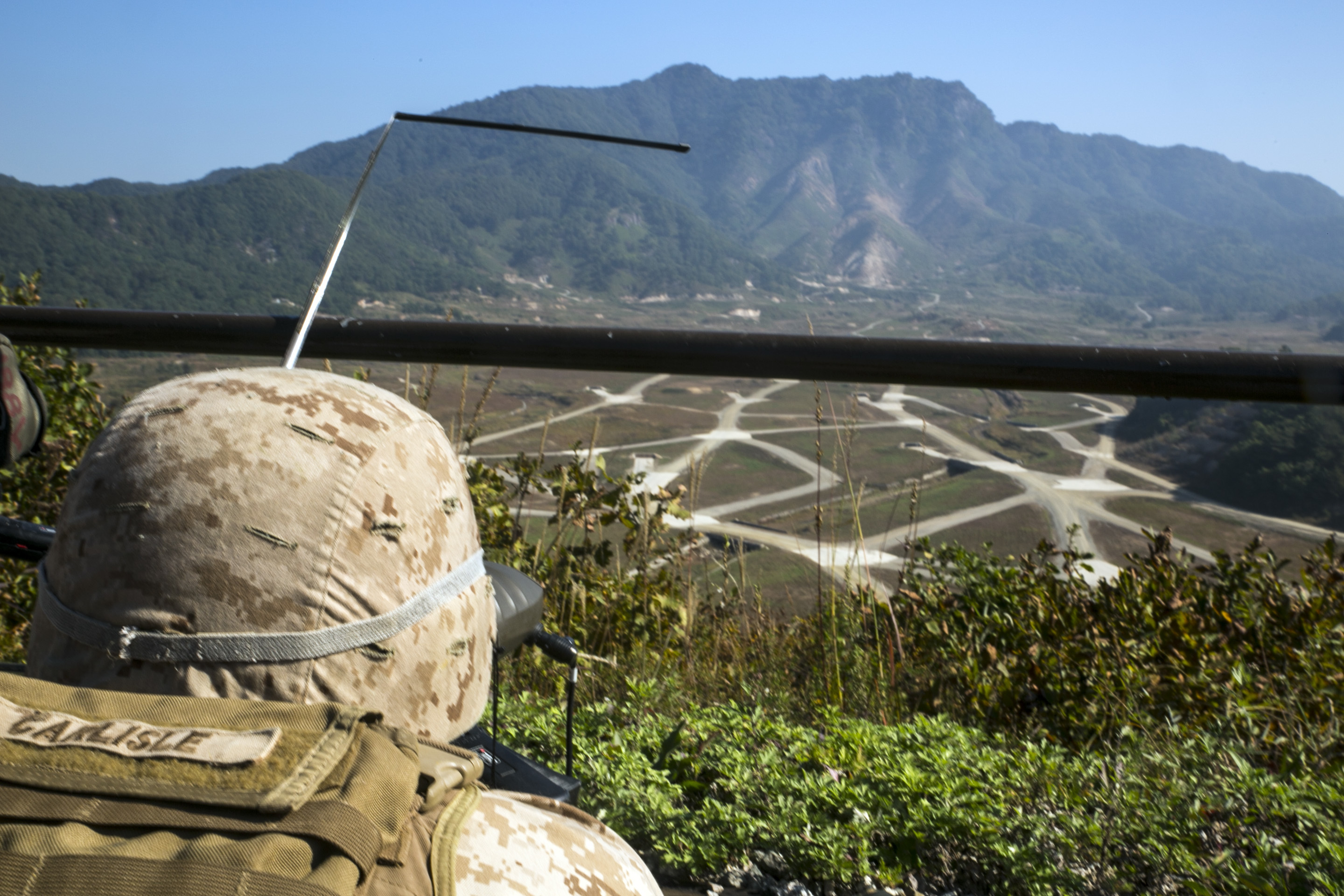 5th ANGLICO brings lightening from sky > Okinawa Marines > News Article Display