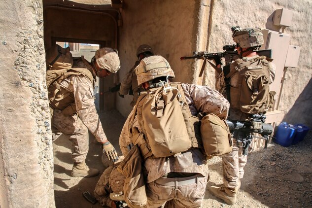 Kicking down doors > 1st Marine Division > News Article Display