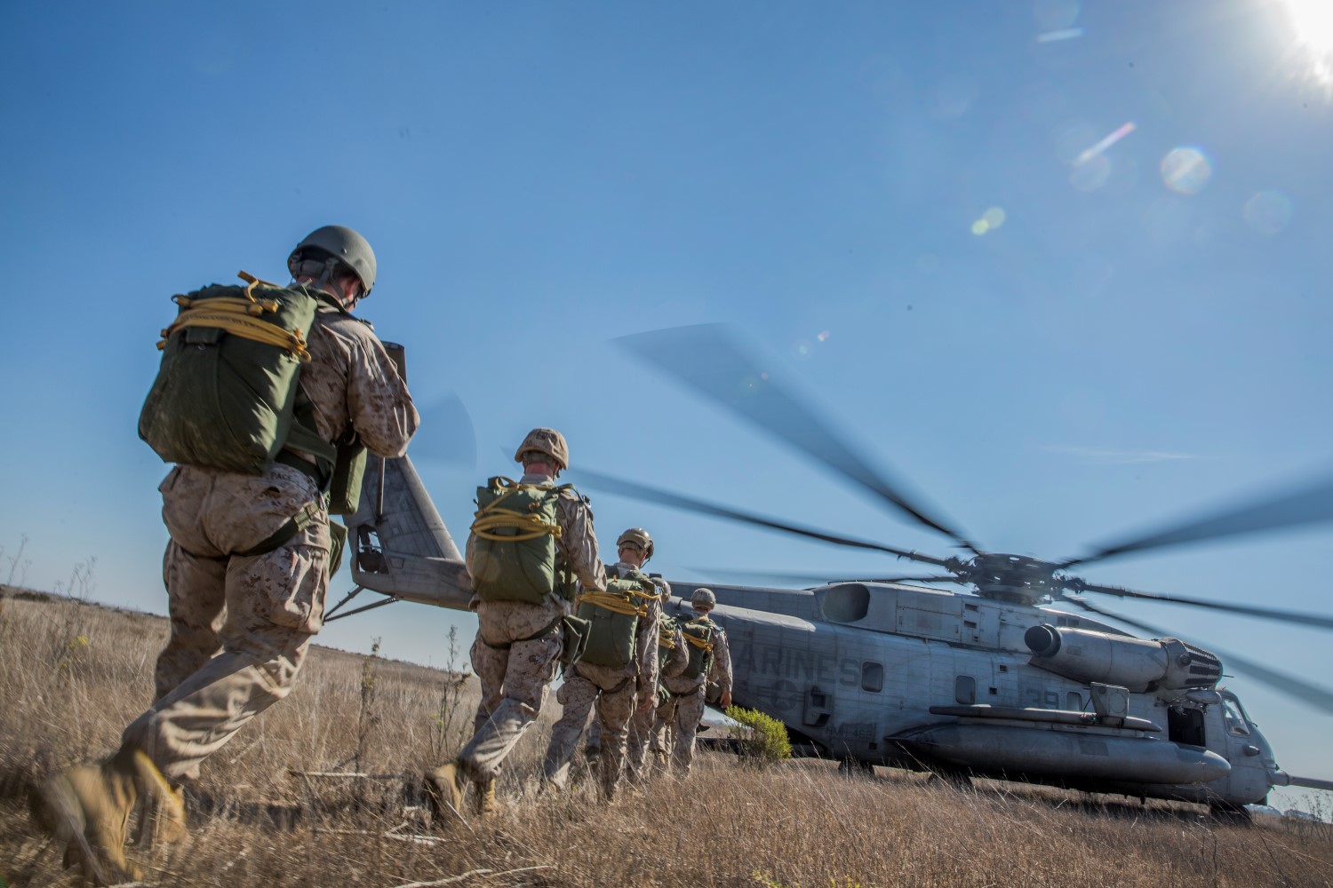 Force Recon conducts airborne-sustainment training