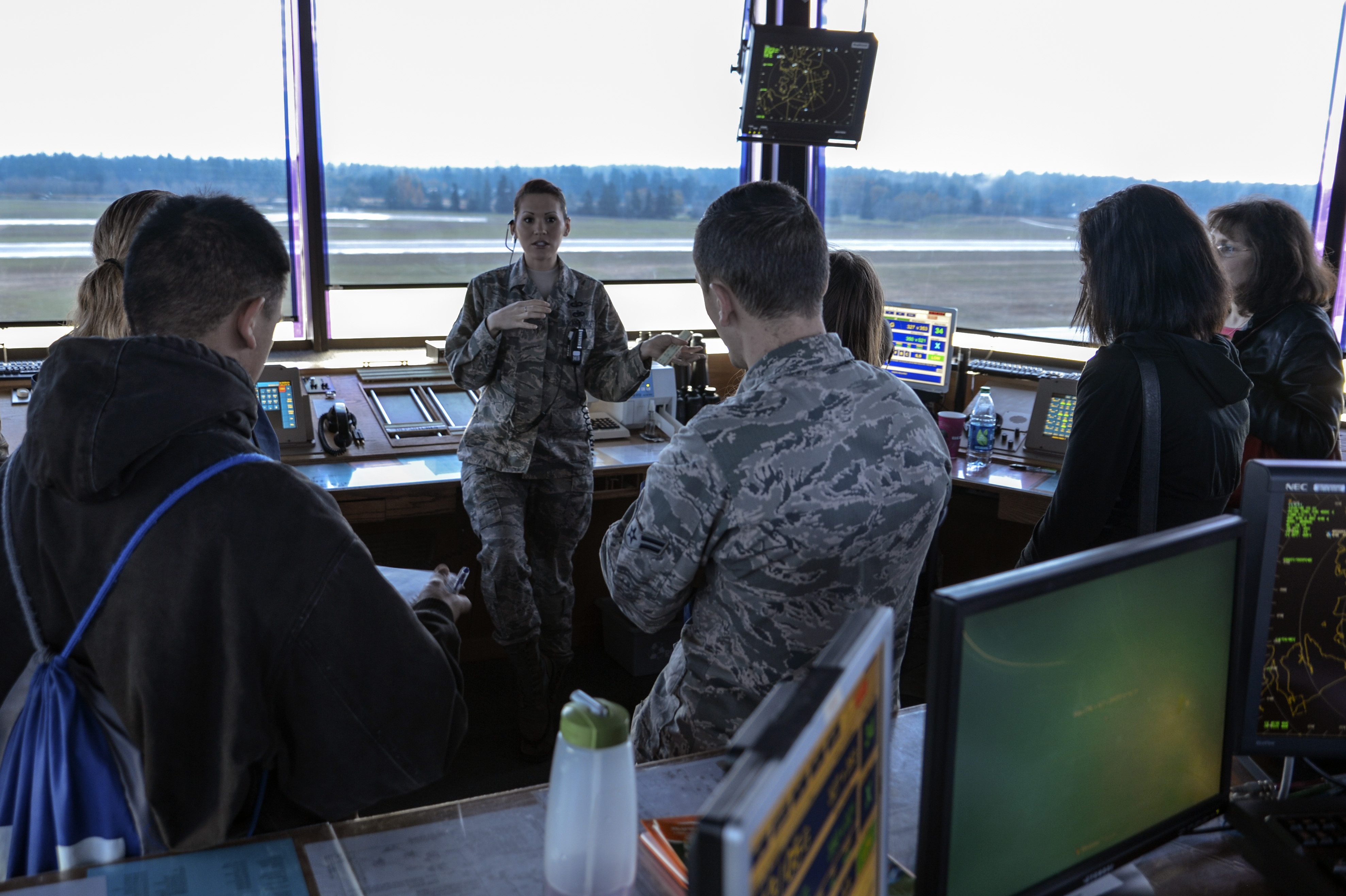 Aviation students learn about the U.S. Air Force > Team McChord ...