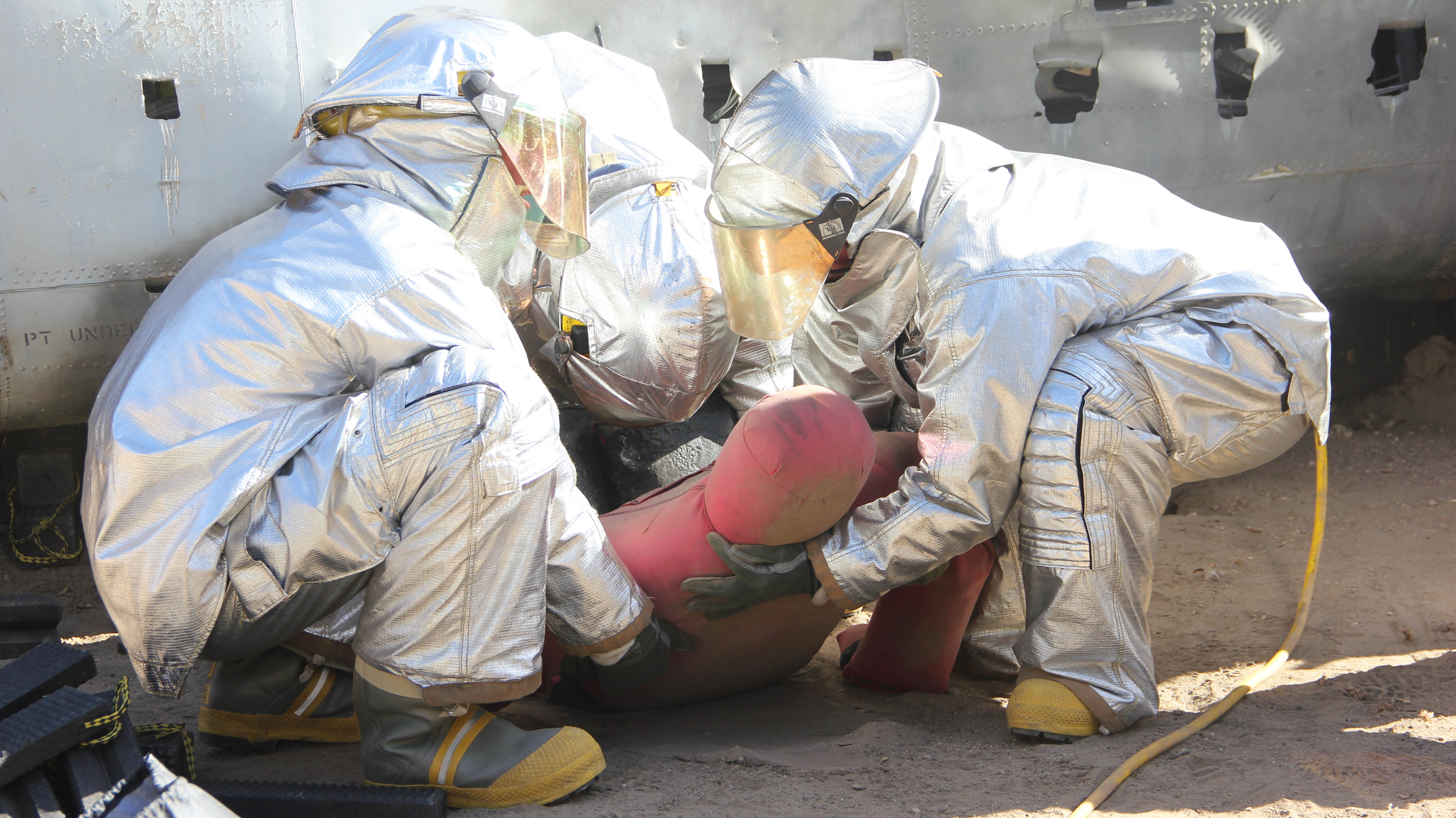 Marine firefighters, air-wingers conduct helo mishap drill