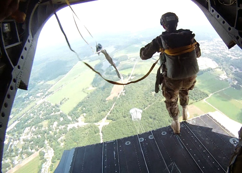 Pope parachute team finishes third at Leapfest > Air Mobility Command ...
