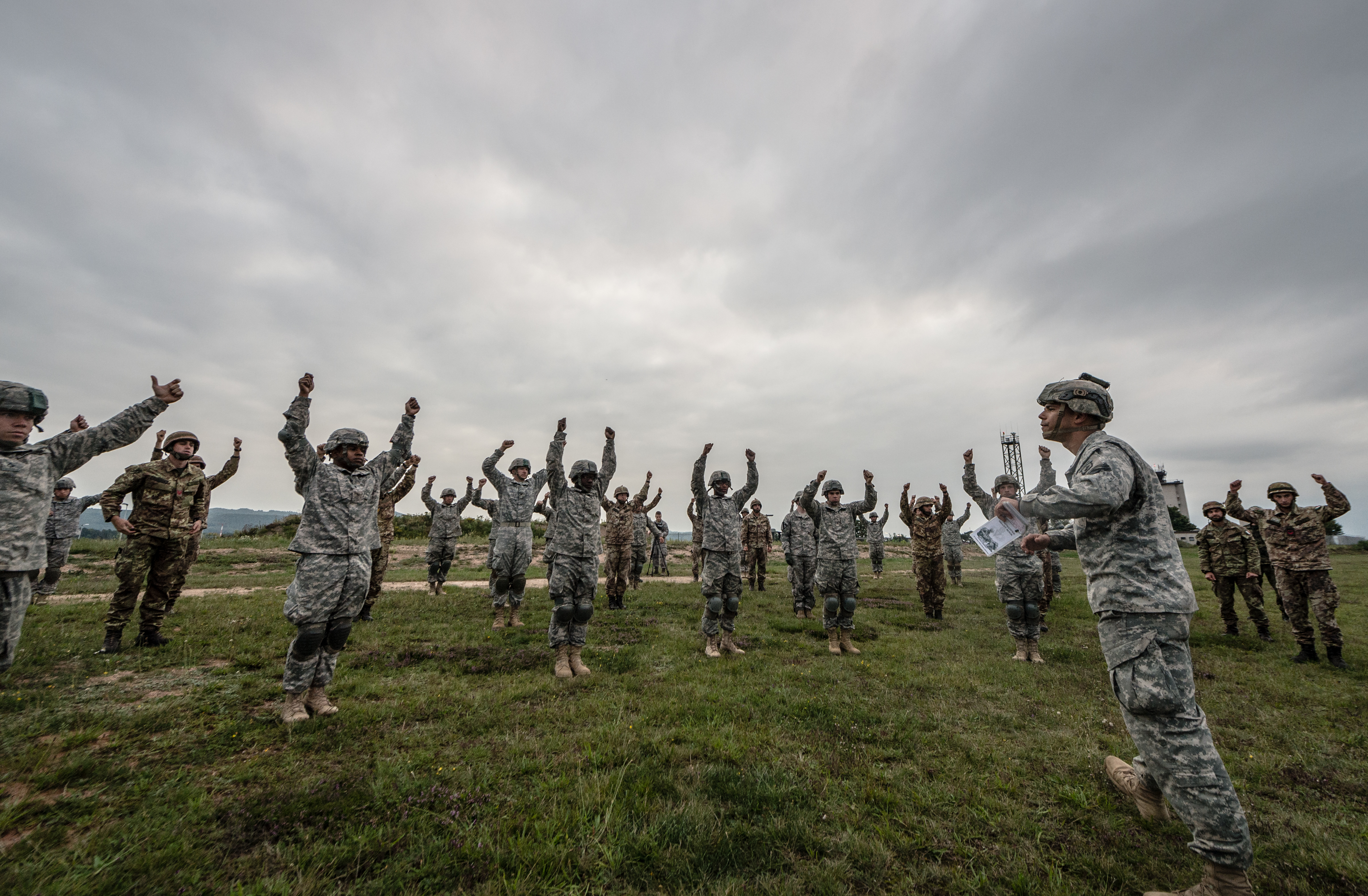 Paratroopers partcipate in static-line training during Steadfast ...