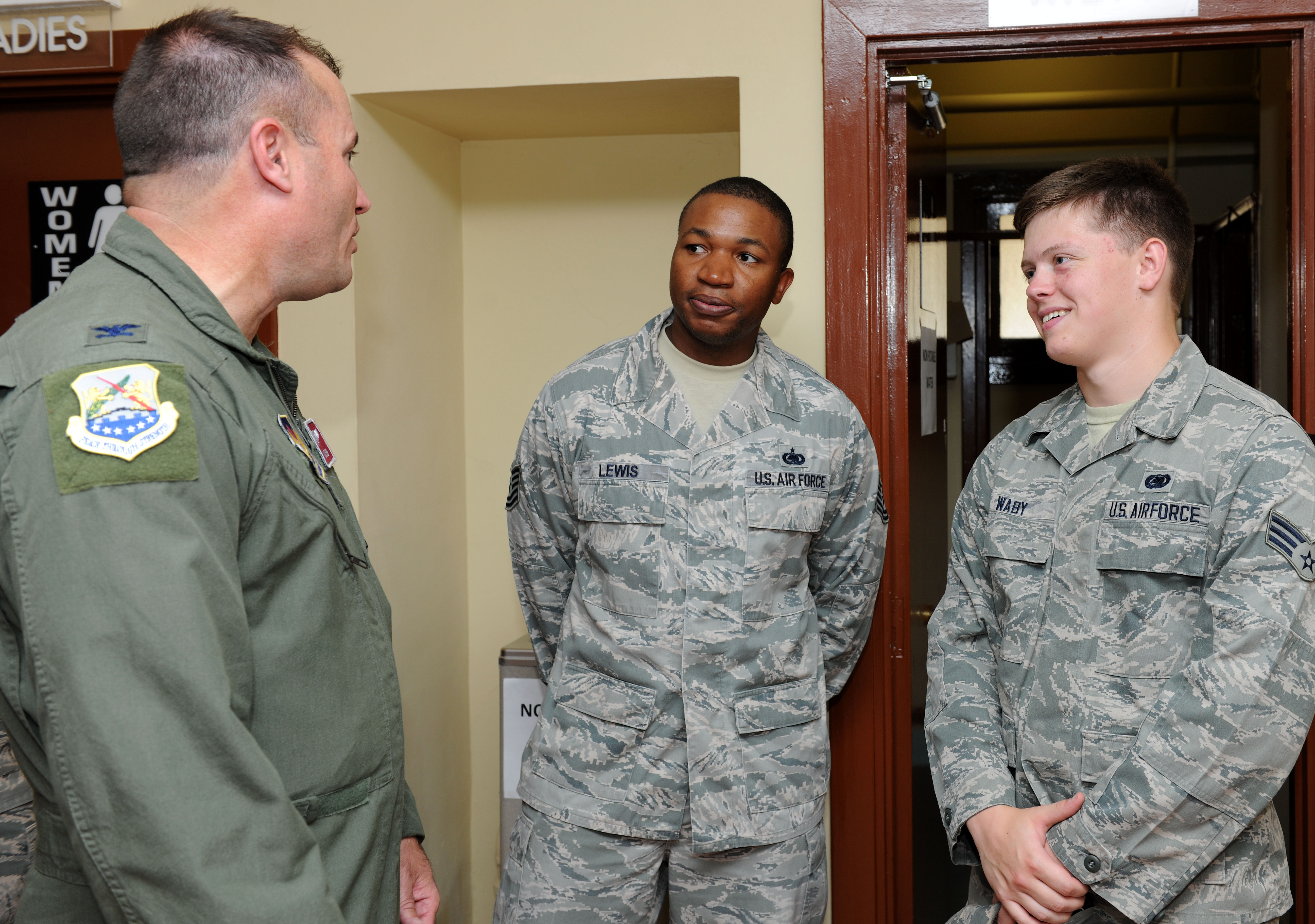 Wing leadership visits deployed wingmen > Royal Air Force Mildenhall ...