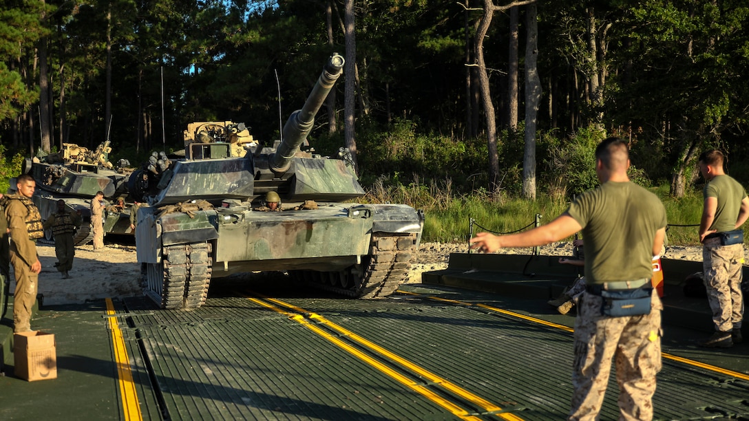 8th ESB makes tanks float