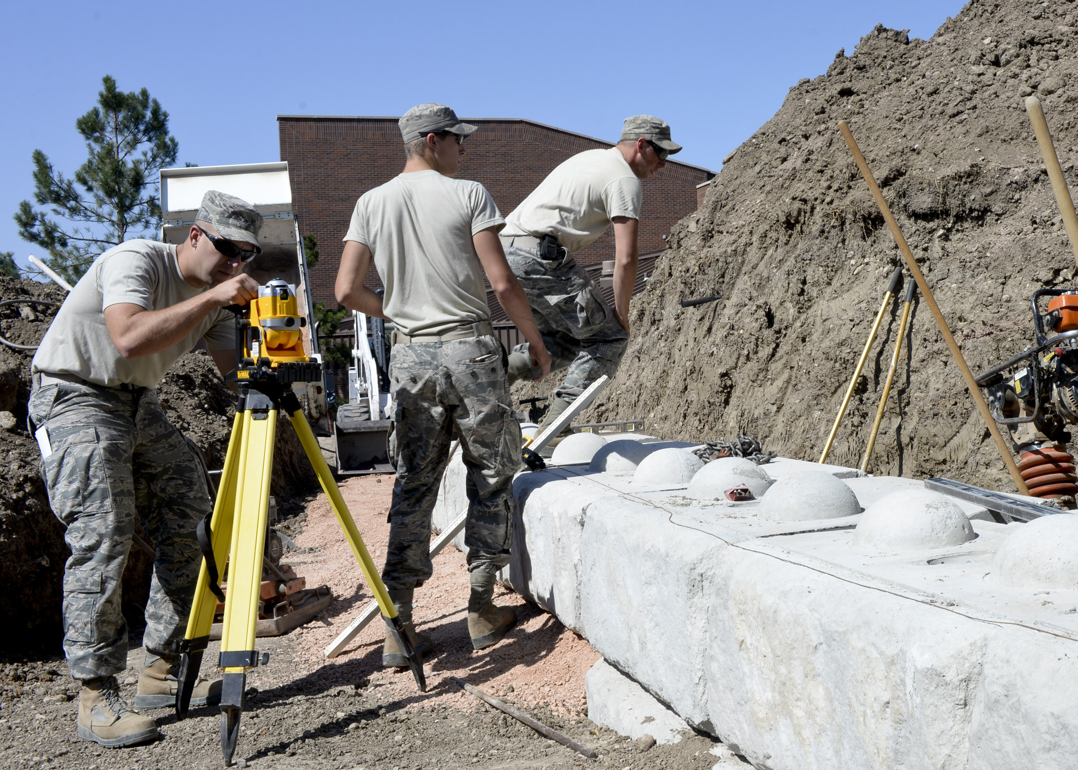 28th CES Airmen build wall > Ellsworth Air Force Base > Article Display