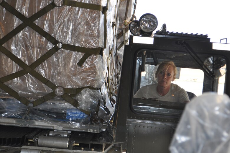 Seamless mobility - Travis port dawgs train with Texas Reservists > Air ...