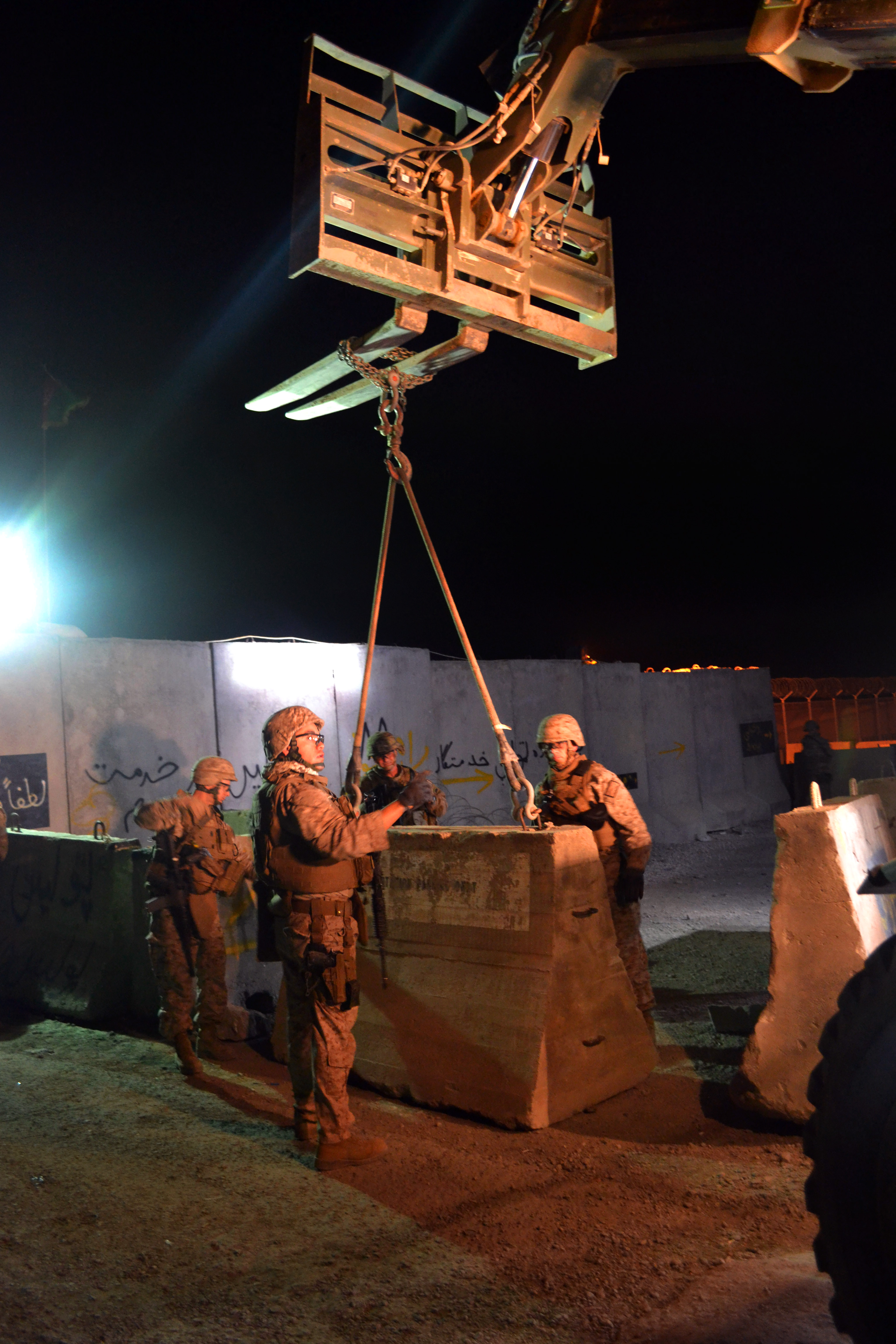 U.S. sailors direct a Skytrac military 11,000-pound Telehandler ...