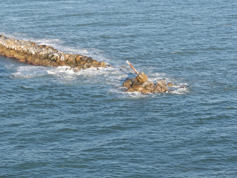 Breakwater protects harbor from hurricane surf > Los Angeles District ...